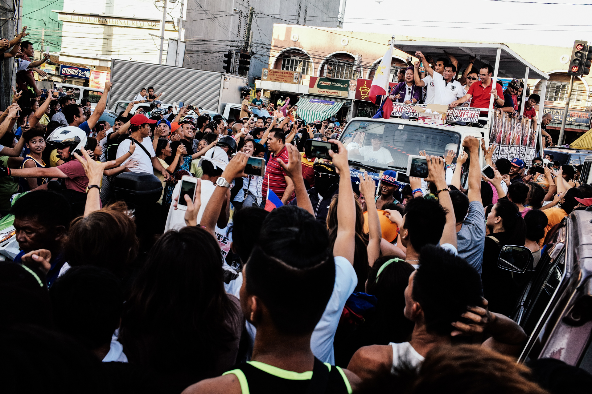 PHOTOS FROM THE CAMPAIGN TRAIL: Duterte in South NCR - VERA Files