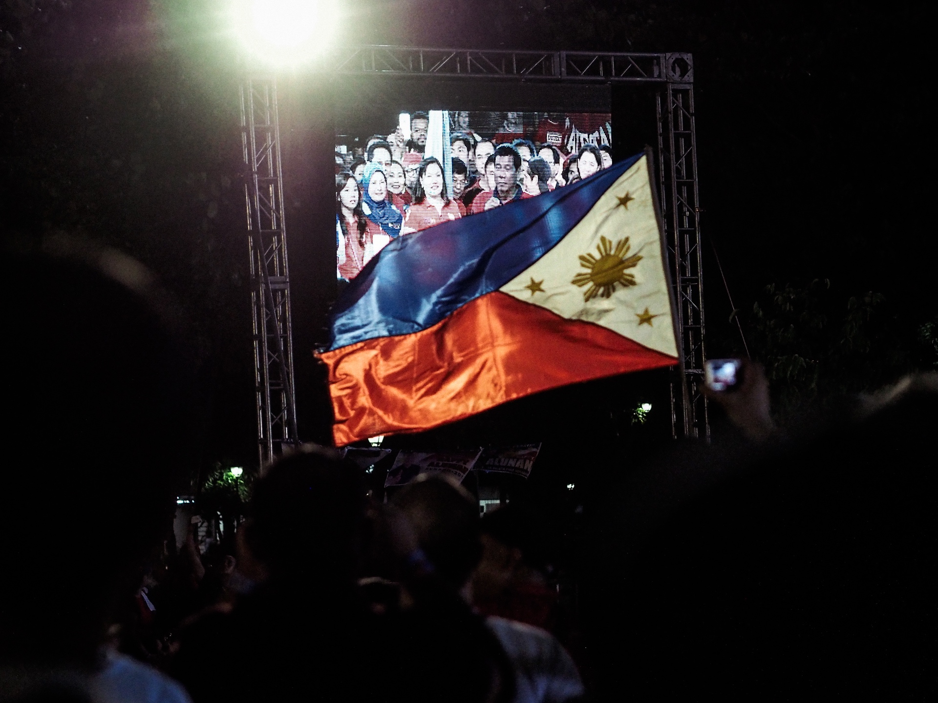 MITING DE AVANCE: Thousands flock to Duterte’s final campaign events ...