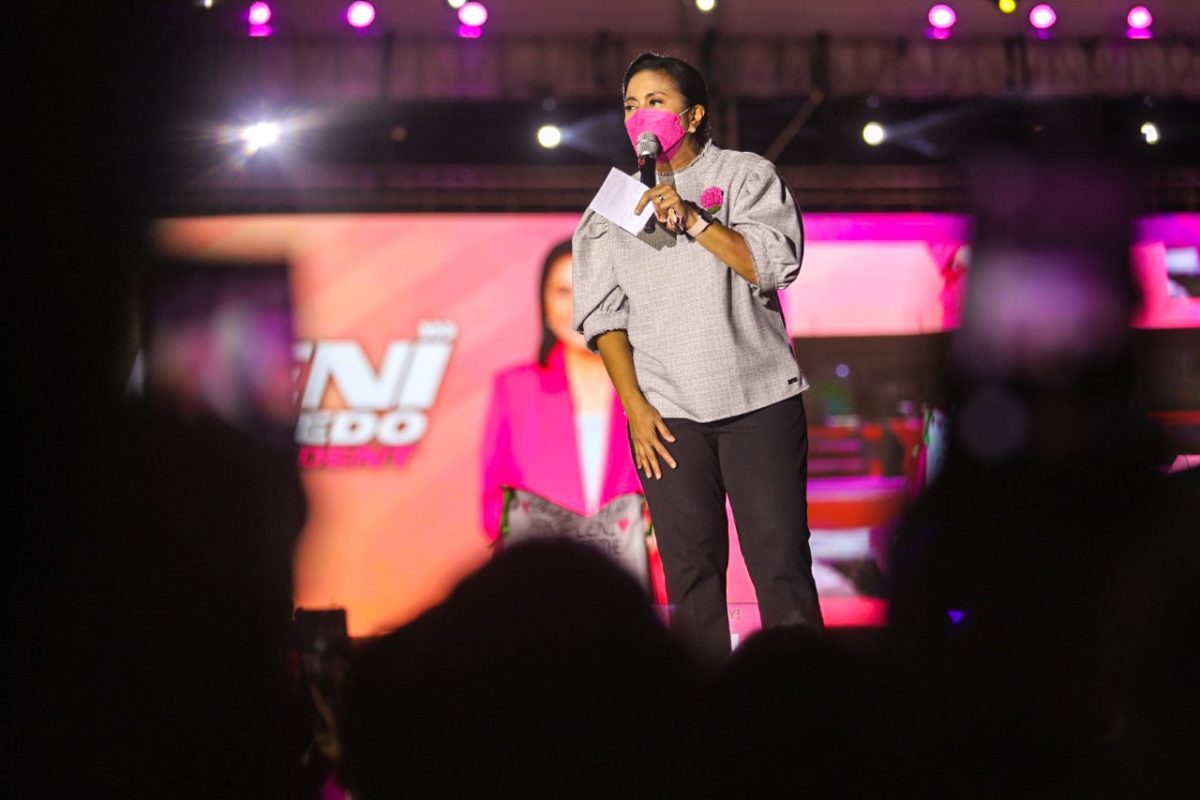 Mammoth crowd parties with Leni; VP urges sustained fight vs 'fake news ...