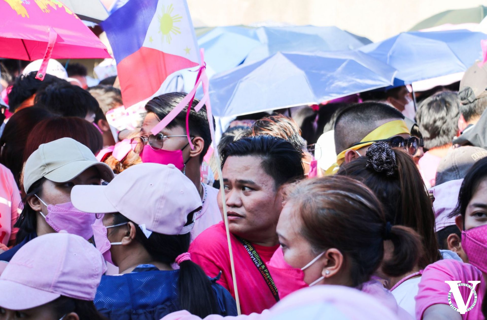 Mammoth crowd parties with Leni; VP urges sustained fight vs 'fake news ...
