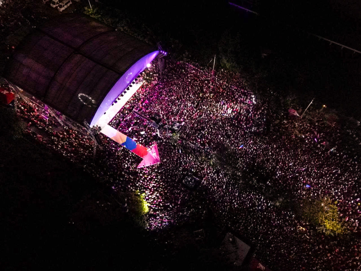 Mammoth crowd parties with Leni; VP urges sustained fight vs 'fake news ...